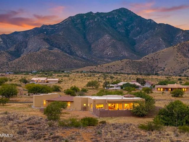 8585 S Palisades Dr, Hereford, AZ 85615