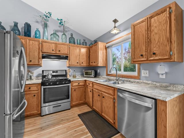 8586 N Meadowside Ct