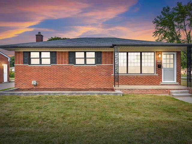 8587 Christine St, Warren, MI 48093