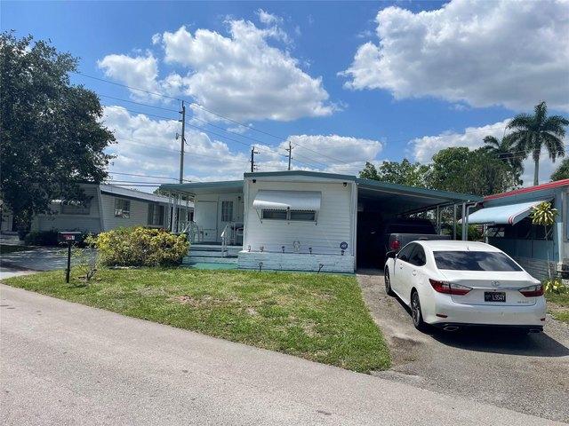 8581 SW 20th Pl, Davie, FL 33324