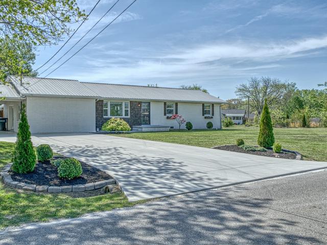 858 Greenland Ave