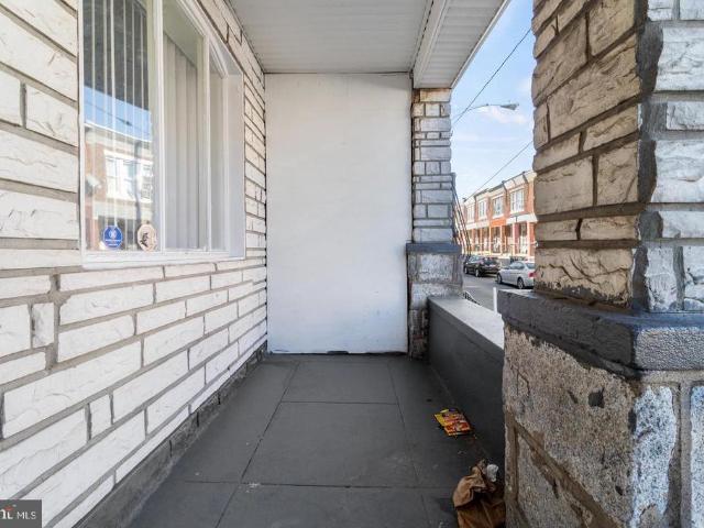 858 E Schiller Street