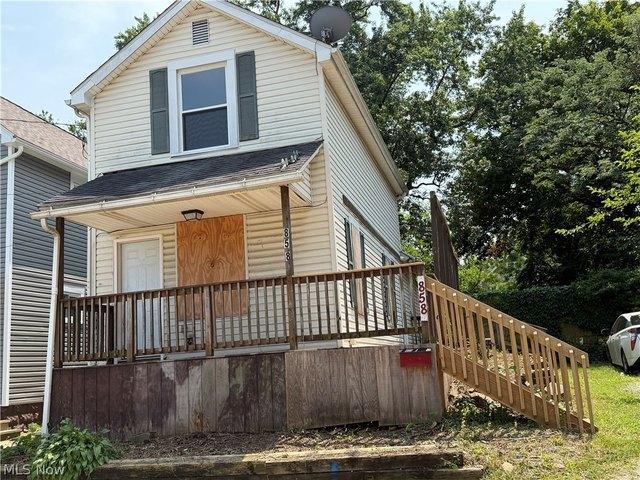 858 Forrest Dr, Akron, OH 44306