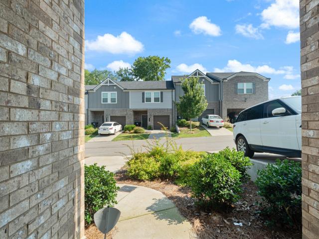 858 Longleaf Ln