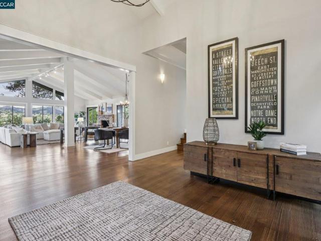 858 Mountain View Dr