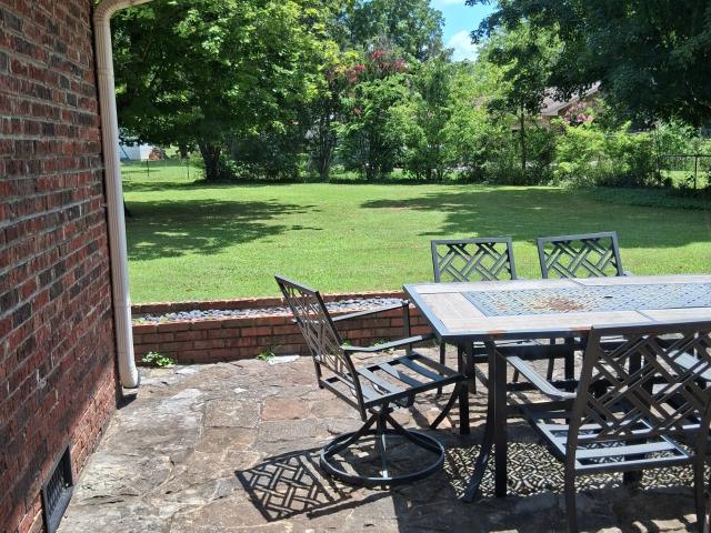 858 Moreland Dr