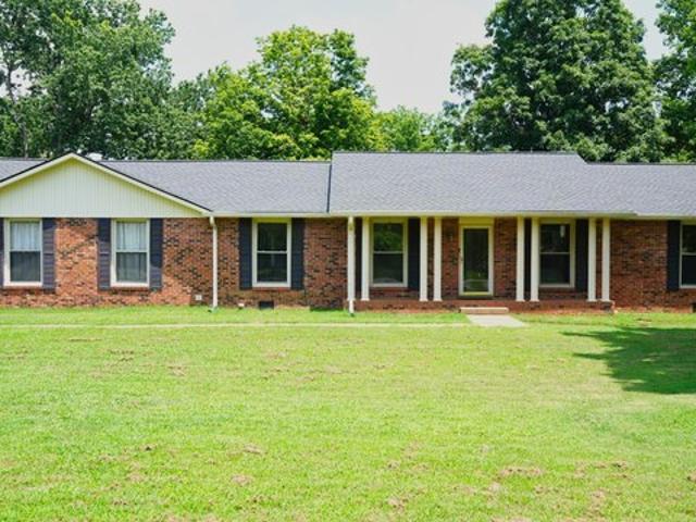 858 Moreland Dr, Gallatin, TN 37066