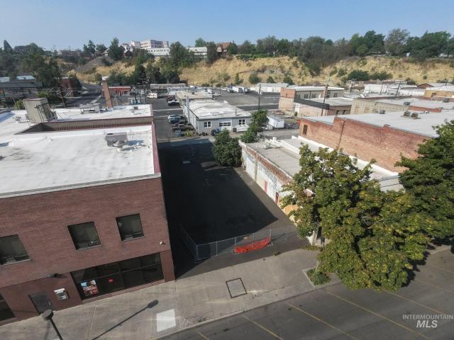 858 Main St
