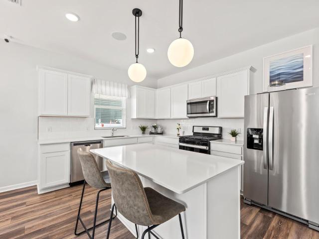 858 Meadowbrook Lane