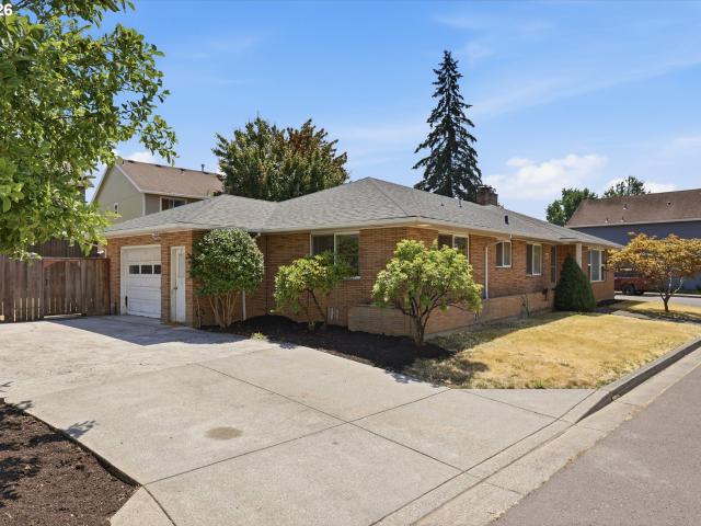 858 N 20TH WAY