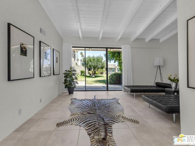 858 N Calle De Mimosas