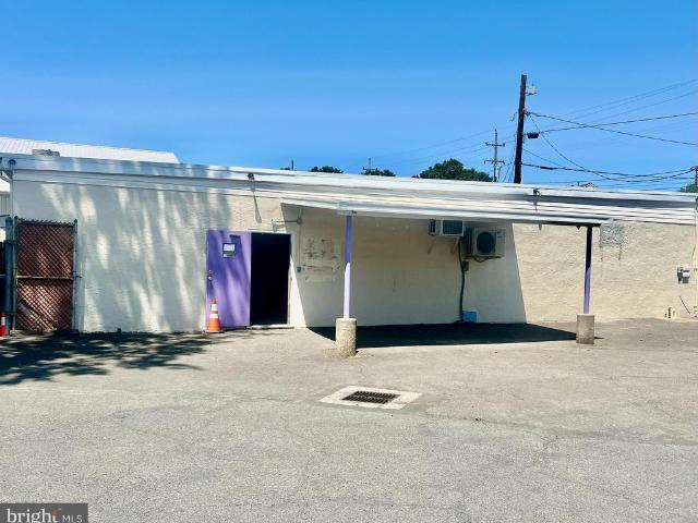 858 Street Road
