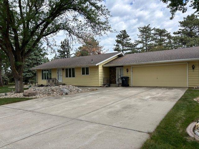 858 W 9th St, Winner, SD 57580