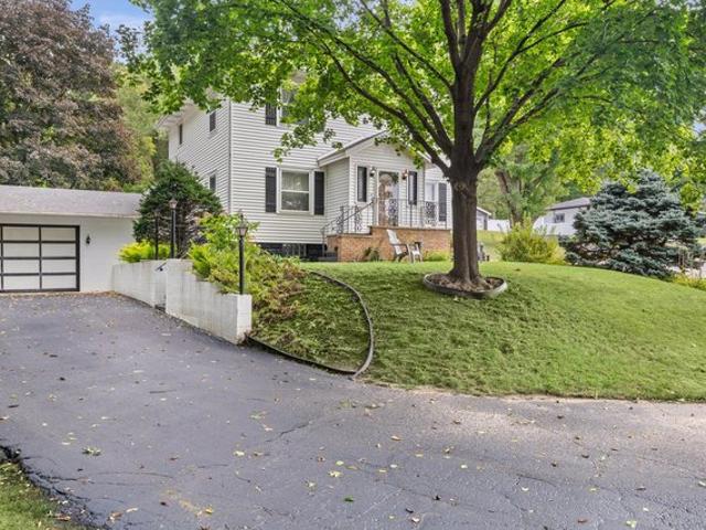 858 Vista Ct N, La Crosse, WI 54601