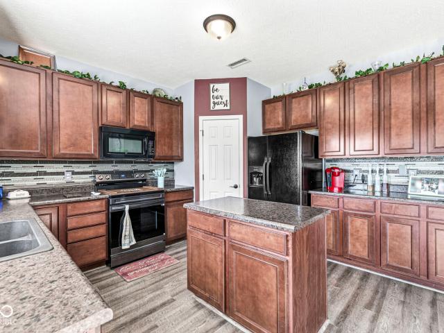 8595 Harlekin Court