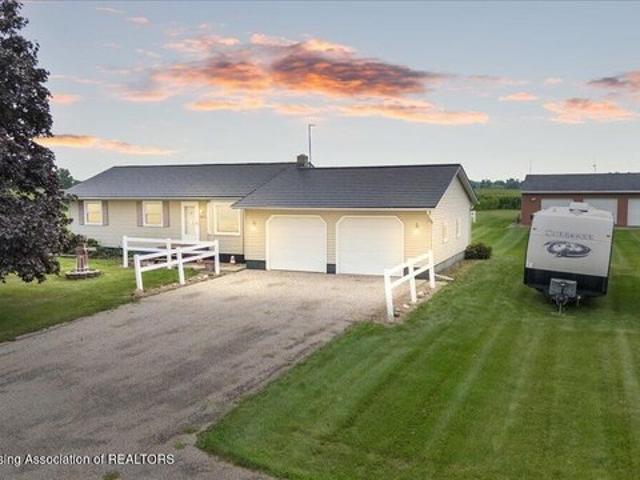 8595 W Price Rd, Saint Johns, MI 48879