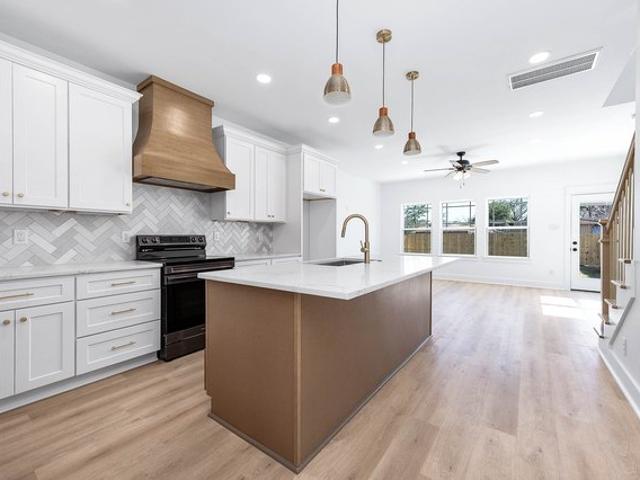 8598 Hoffman St, Houston, TX 77016