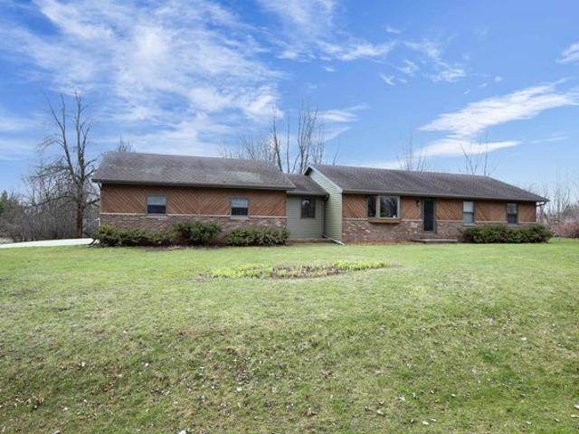 8599 Winncrest Rd, Neenah, WI 54956