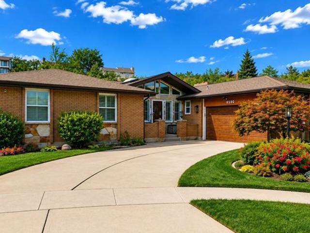 8590 S Snowville Dr, Sandy, UT 84093