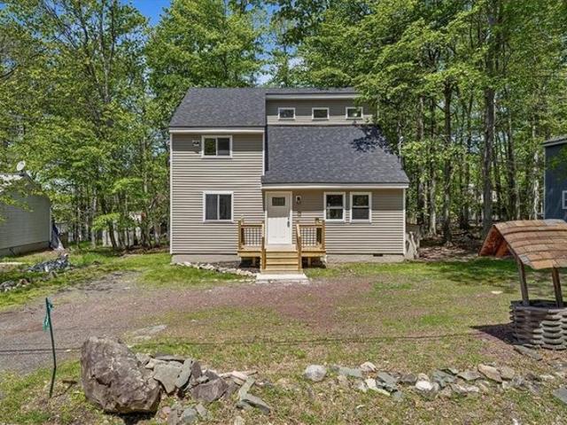 8592 Periwinkle Dr, Coolbaugh Township, PA 18466