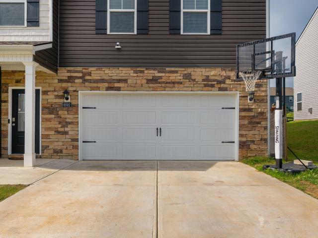 8592 Raspberry Way