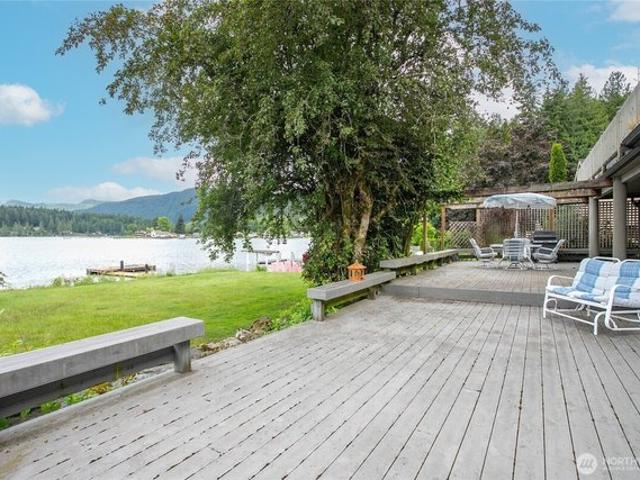 859 E Lake Samish Dr, Bellingham, WA 98229