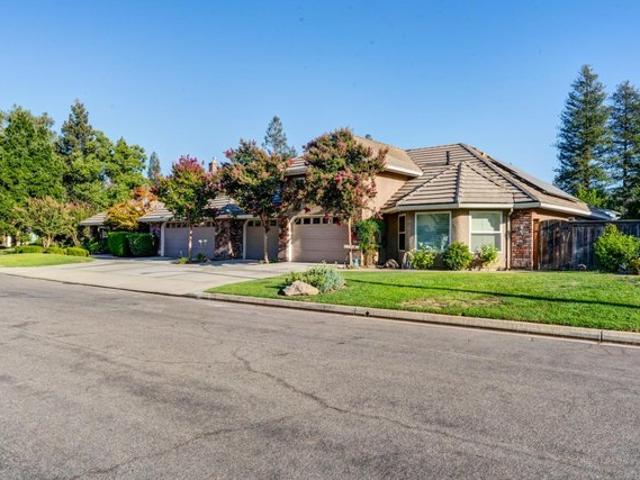 859 E Partridge Ln, Fresno, CA 93730