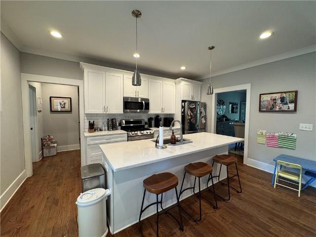 859 East Avenue