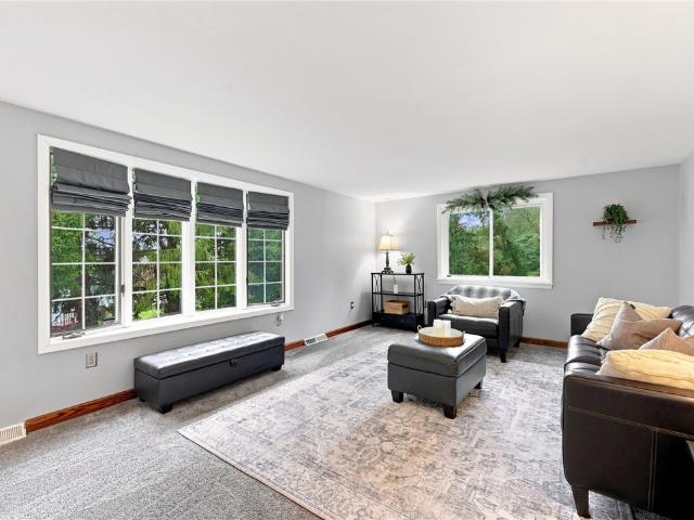 859 Meadowbrook Rd