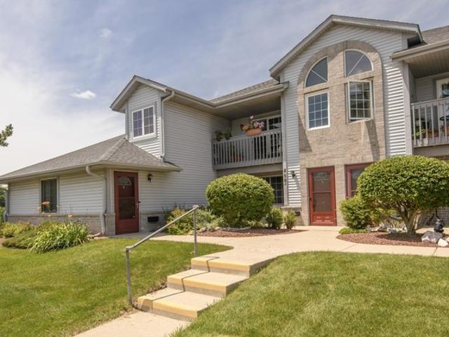 859 Quinlan Dr Unit A, Pewaukee, WI 53072