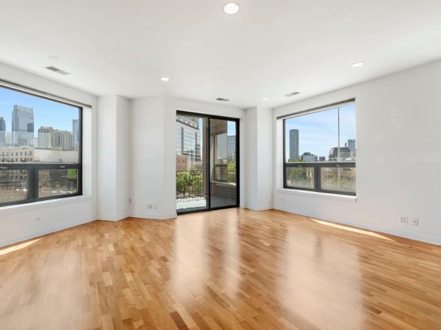 859 W Erie Street # 504