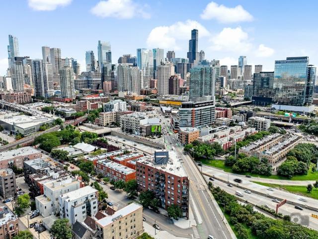 859 W ERIE Street # 303