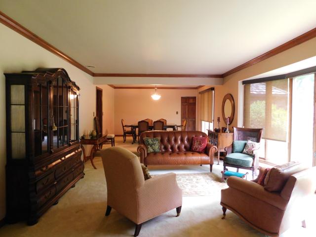 859 Woodland Hills