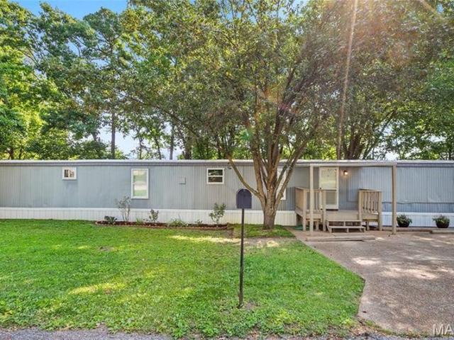 859 Thousand Pines Dr, Fenton, MO 63026