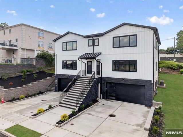 85 87B Echo, Elmwood Park, NJ 07407
