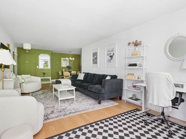 85 8TH Avenue 3F