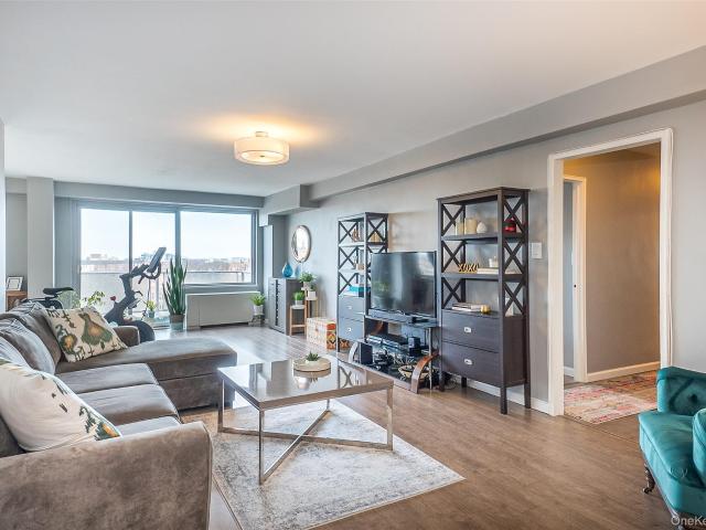 85 15 Main Street 12J