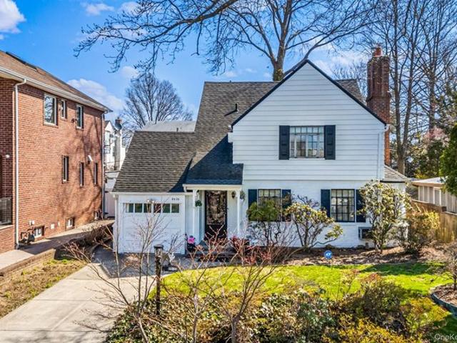 85 25 th St, Hollis Hills, NY 11427
