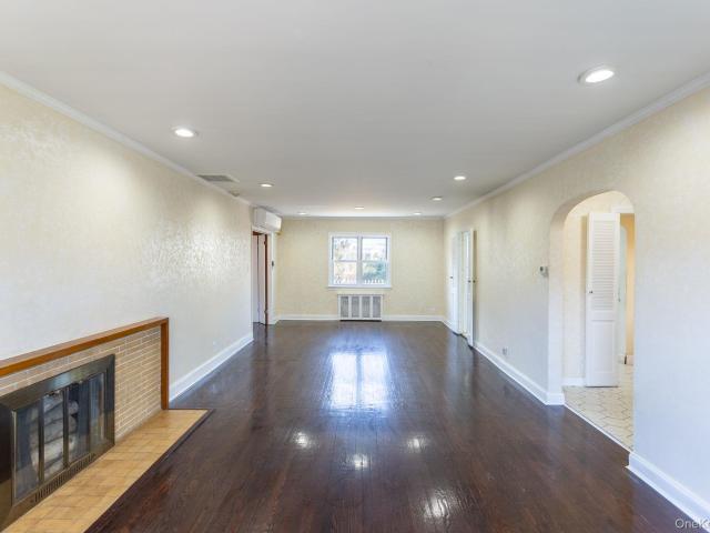 85 32 th Street