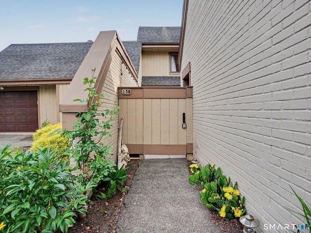 85 Viscount Dr Unit 15B, Milford, CT 06460
