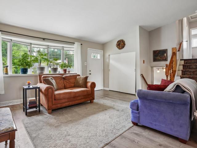 85 W Woodcrest Avenue