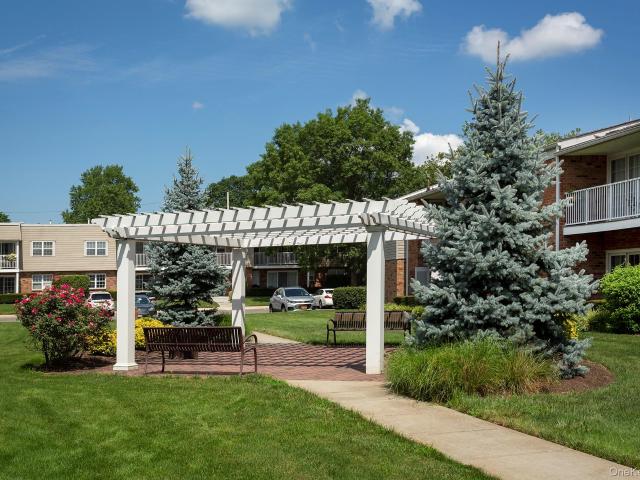 85 Westwood Dr, Unit 115, Westbury, NY 11590 | MLS #987207 | Compass