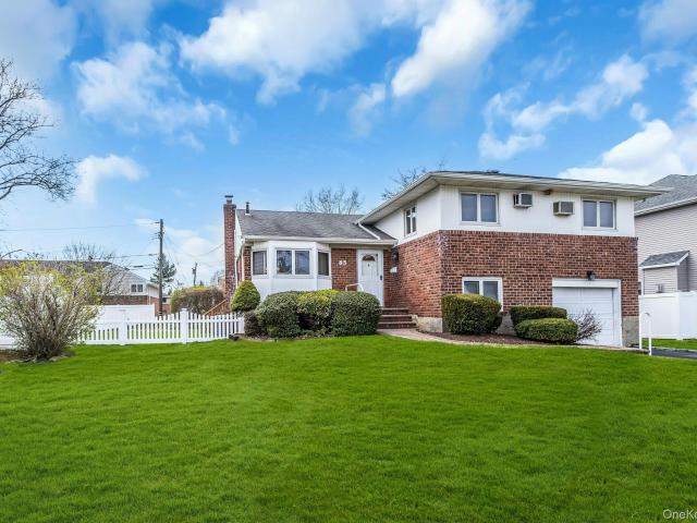 85 Audrey Ave, Plainview, NY 11803 | MLS #985031 | Compass