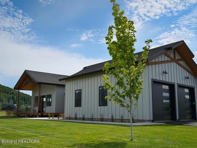 85 Columbine St, Alpine, WY 83128