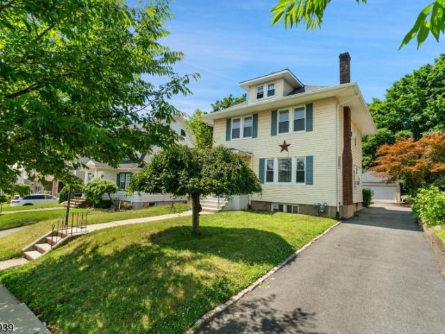 85 Dumont Ave