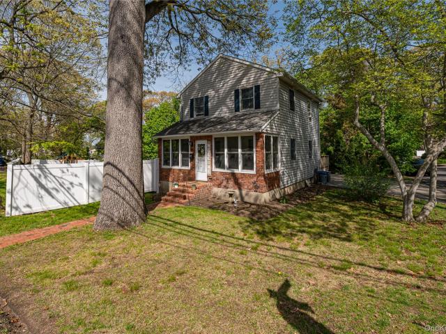 85 E 23rd St, Huntington Station, NY 11746 | MLS #992902 | Compass