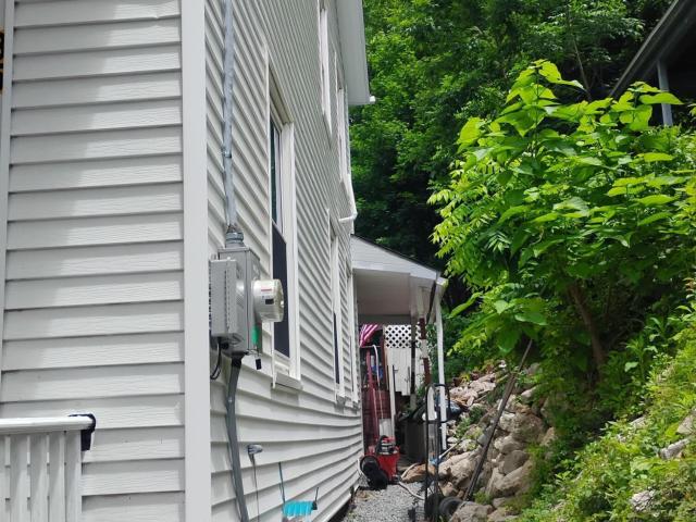 85 E 3rd Street