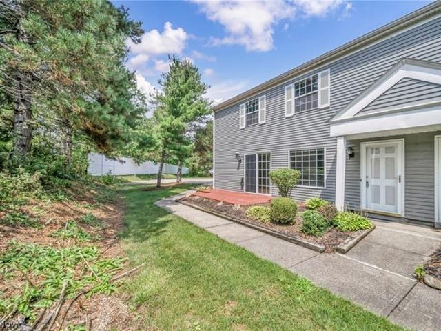85 Firebush Ln, Northfield, OH 44067