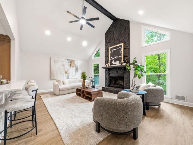 85 Geraldine Drive SE