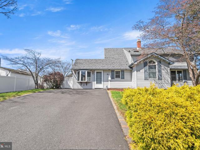 85 Goldenridge Dr, Levittown, PA 19057 | Compass